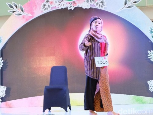 Mainkan Kentrung, Mahasiswi Blitar Tampil Memukau di Ajang Sunsilk Hijab Hunt 2019 - Malang Times