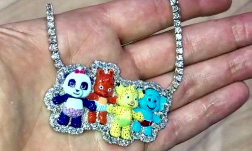 Cardi B Beri Hadiah Kalung Seharga Rp 1,4 Miliar untuk Anaknya yang ... Cardi B Beri Hadiah Kalung Seharga Rp 1,4 Miliar untuk Anaknya yang ...