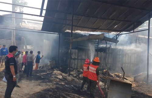 Puntung Rokok Bikin Rugi Jutaan di Pabrik Kayu Turen - Jatim Times