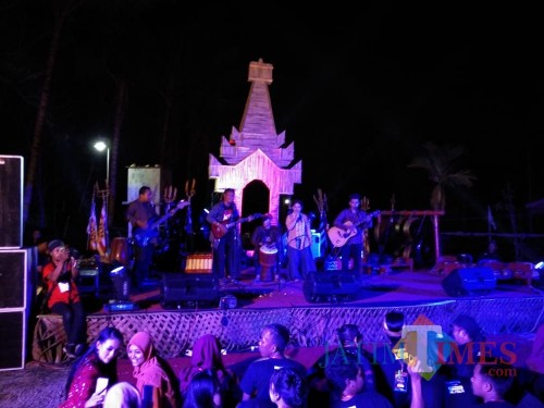 Festival Getih Getah Gula Kelapa Candi Simping, Persembahan Pemuda ...
