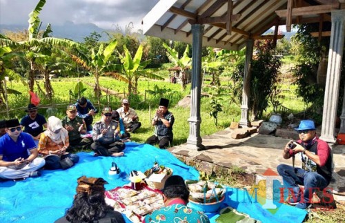 Ayam Ingkung dan Jenang Sengkala Warnai Ritual Penggalian Punden Rondo ...
