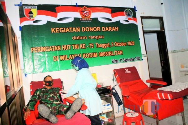 Sambut HUT TNI Ke-75, Kodim 0808/Blitar Gelar Baksos Donor Darah | Jatim TIMES