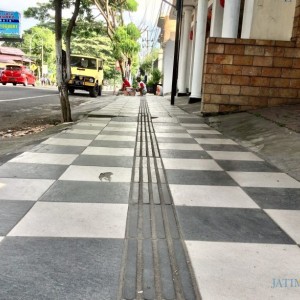 Bangun dan Rawat Guiding Block Ramah Disabilitas 2021 Pemkot Batu ...