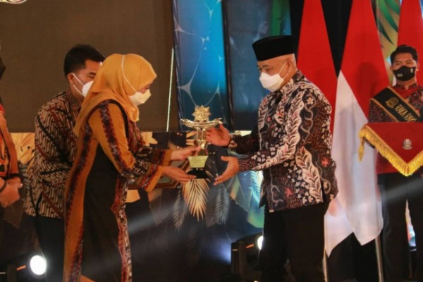 Torehkan Prestasi, Kabupaten Malang Terima Penghargaan East Java ...