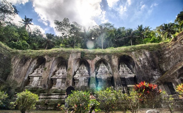 Kerap Dikunjungi Peziarah saat Awal Tahun, Berikut 5 Ritual Pesugihan ...