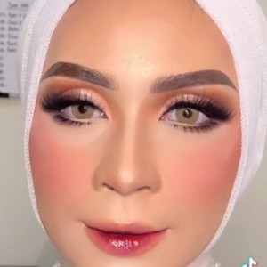 Tren 2022, Ombre Lips Klomoh Bikin Fresh dan Cute Begini Tekniknya | MalangTIMES