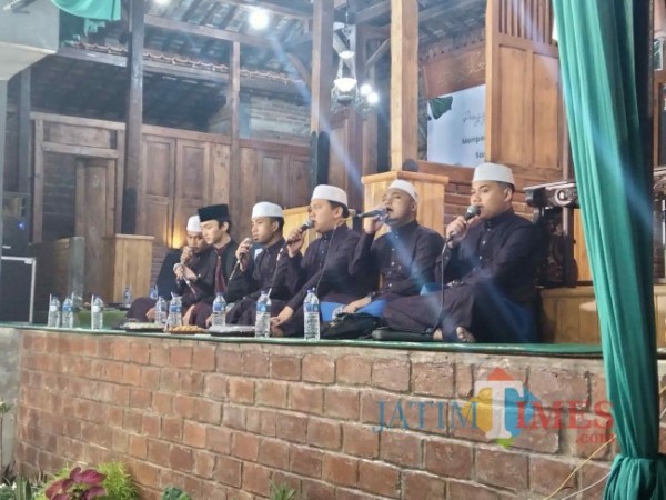 Peringati Tahun Baru Islam, Rumah Sedekah NU Salawatan Bareng Gus Azmi ...