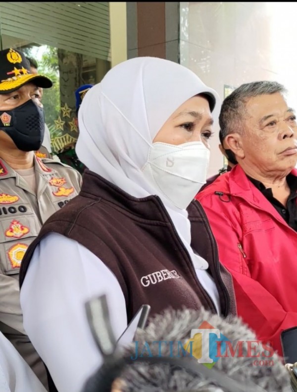 Fokus Penanganan Korban Khofifah Pasrahkan Evaluasi Kericuhan