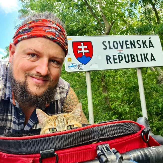 Super Gemas, Mantan Olahragawan Dean Nicholson Keliling Dunia Bersama ...