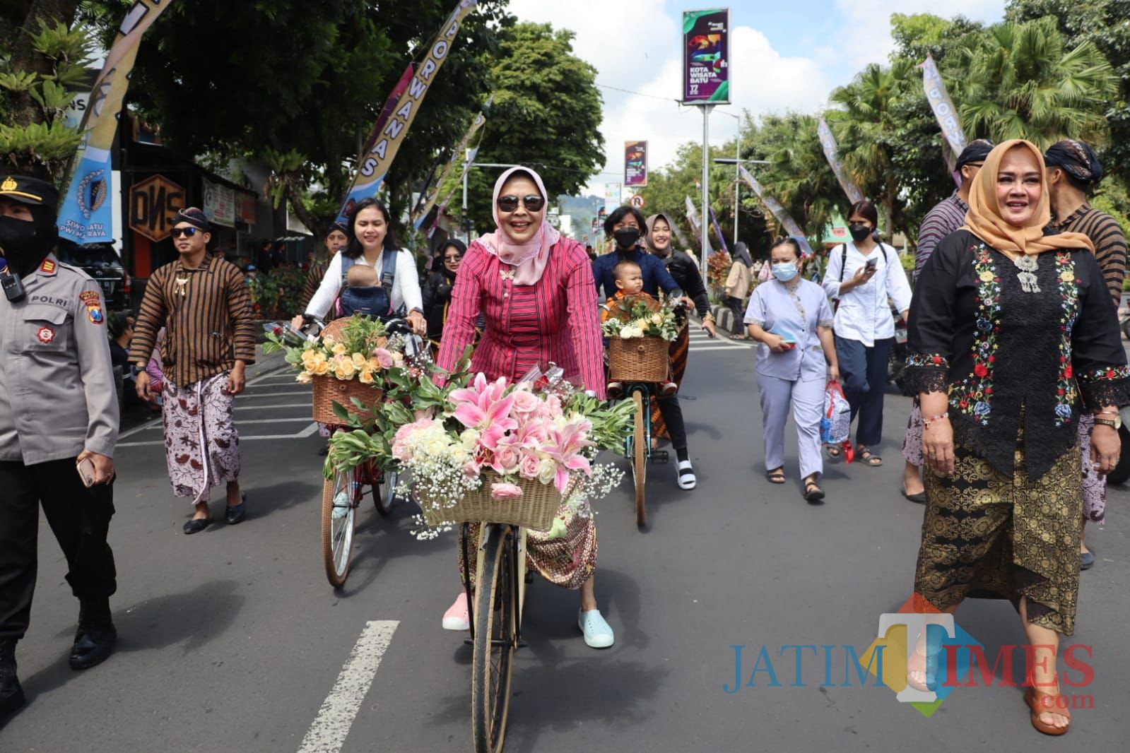 Unggulkan Bunga dan Budaya, Batu Art Flower Carnival Angkat Potensi ...