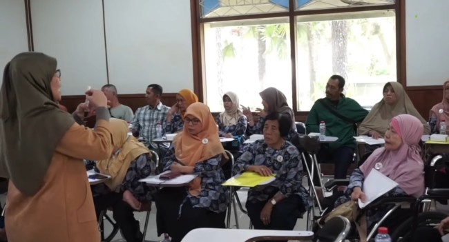 Laksanakan PMP, Dosen STIE Malangkucecwara Latih Wanita Disabilitas ...